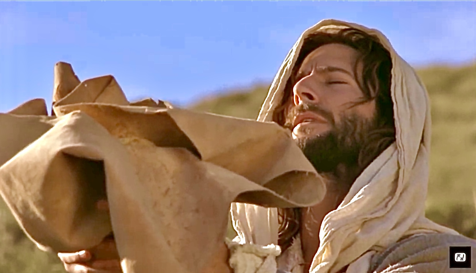 Jesus Multiplies Bread and Fish - HelpRescue.org